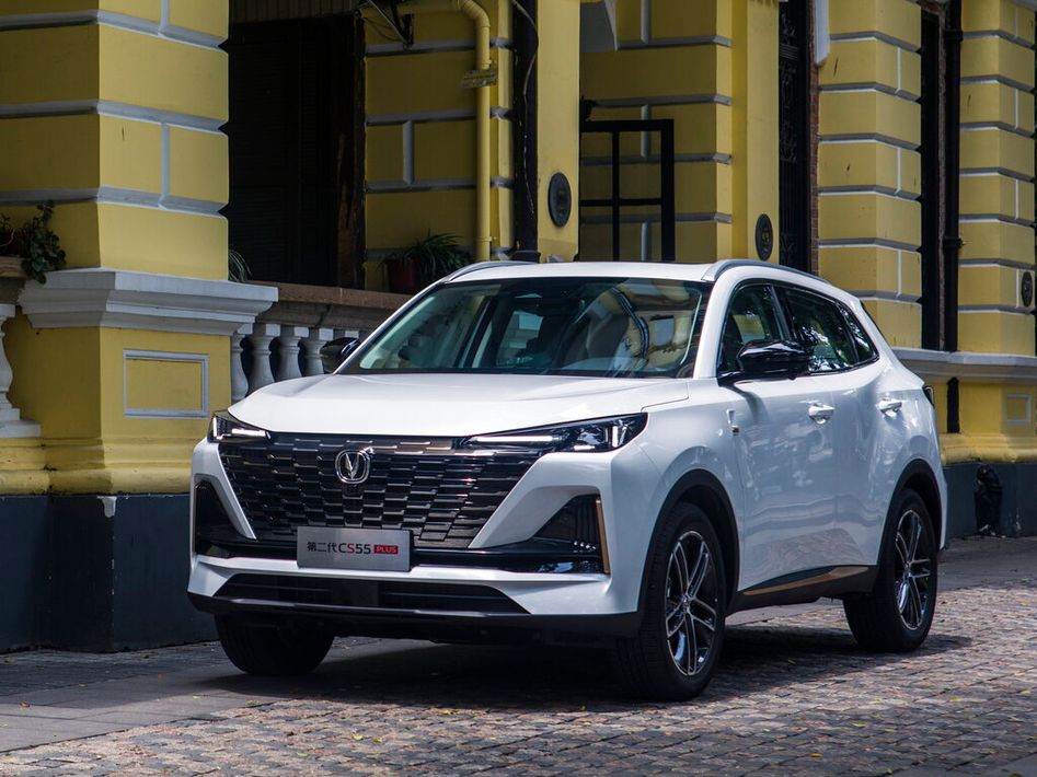 Чанган ЦС55 Плюс технические характеристики. Changan CS55 Plus комплектации и цены фото