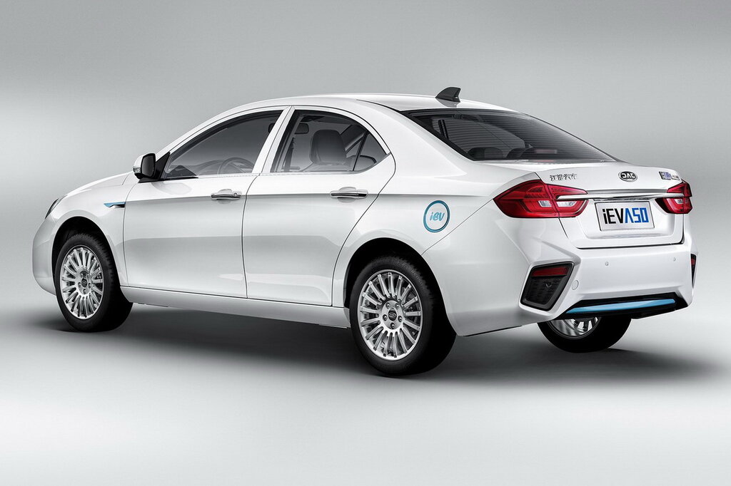 JAC iEVA50 2018, 2019, седан, 1 поколение технические характеристики и комплектации