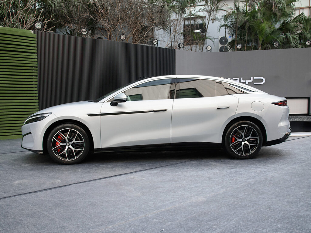 BYD Han L 2025, седан, 1 поколение технические характеристики и комплектации