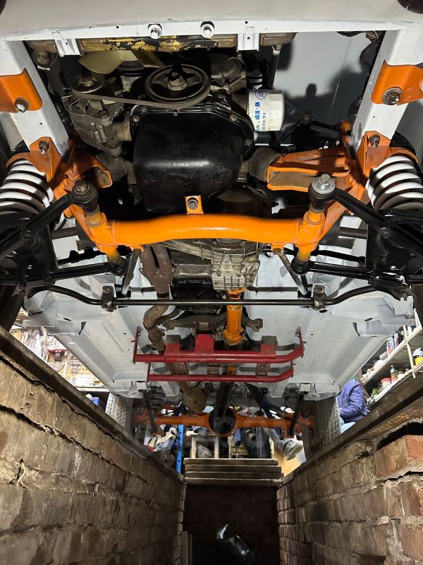 ВАЗ Нива 2121 1989 года в Новосибирске, В собственности с 2006 года, цвет белый, бензиновый, 1.6 ...