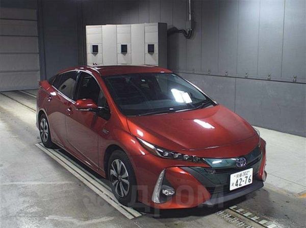 Тойота Приус PHV 2017 во Владивостоке, Продам приус в 52 кузове, гибрид, 1.8л., красный ...