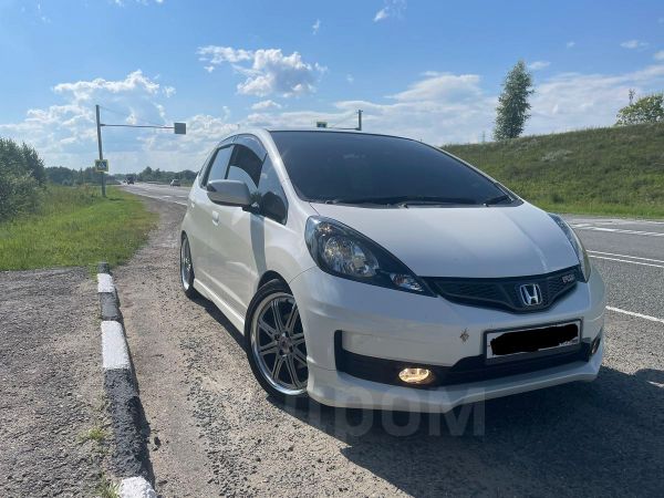 Купить авто Honda Fit 2011 в Шелехове, В продаже чистокровный Honda Fit RS, белый, комплектация ...
