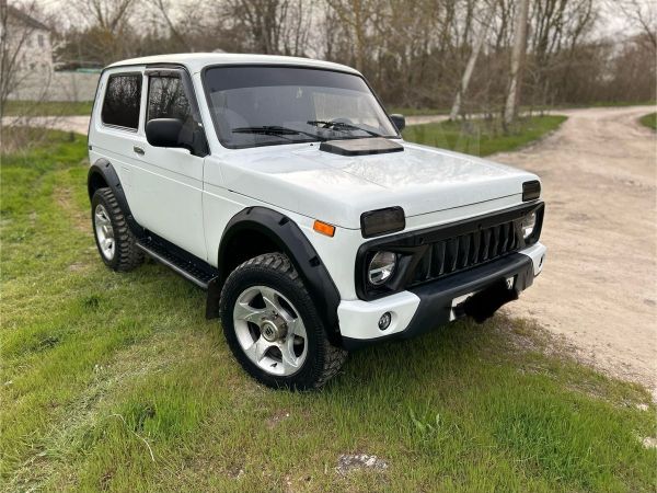 Лада Нива 2121 2011 года в Керчи, Продам собственный автомобиль, 4вд, МКПП, бензиновый, б/у, 1.7 ...